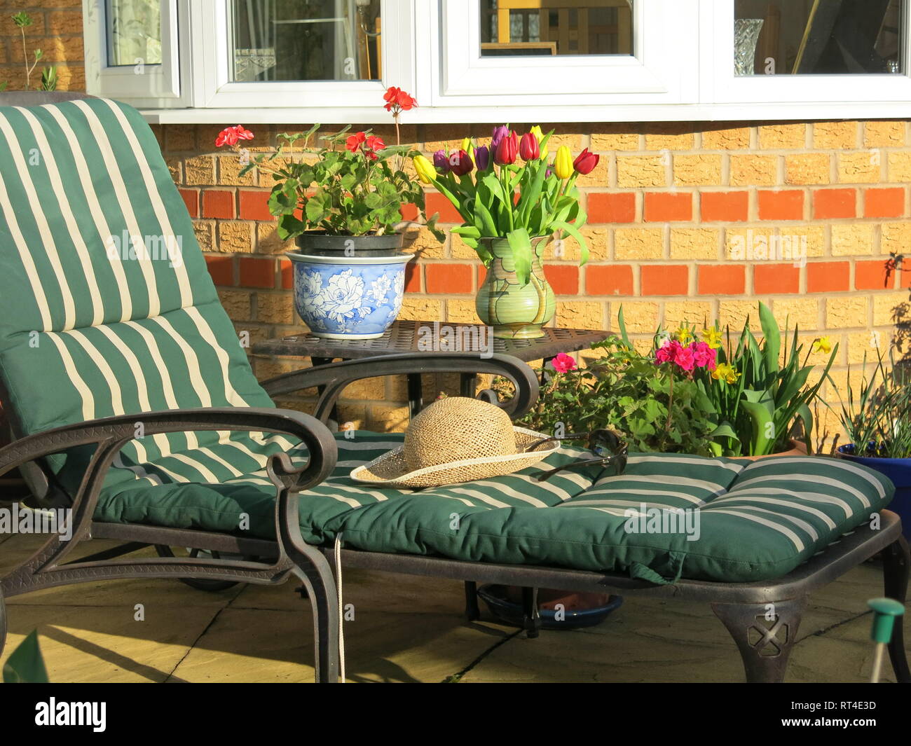 Sunbathing Garden Stock Photos & Sunbathing Garden Stock Images - Alamy