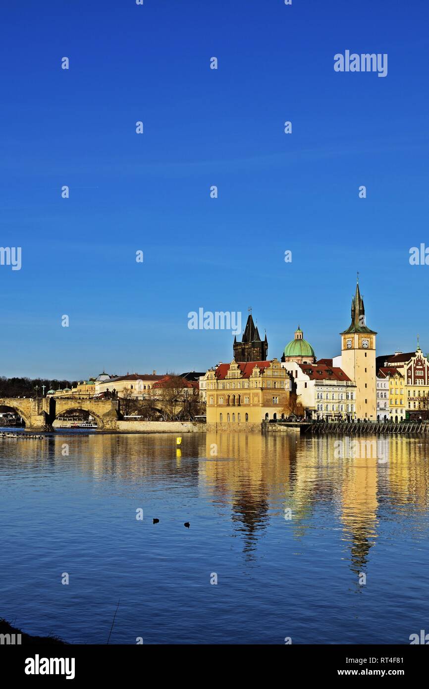 Iconic Charles Bridge in Prague, Czech Republic Stock Photo - Alamy