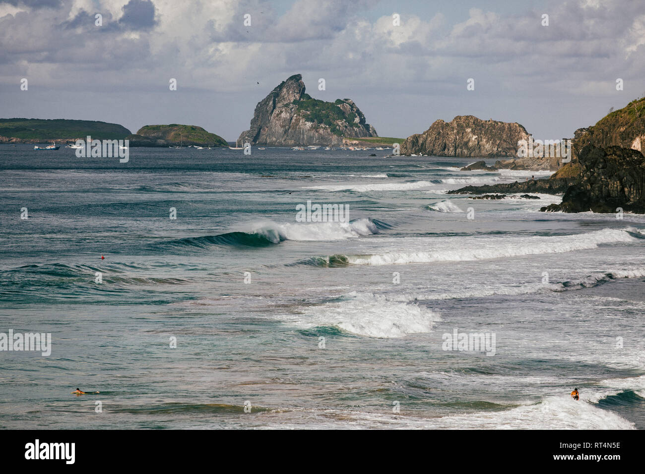 Professional surfers surfing the worldclass waves of Fernando de ...