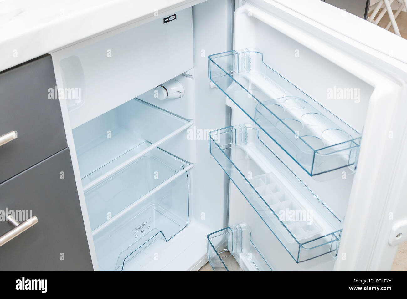 Refrigerator with nothing hi-res stock photography and images - Alamy