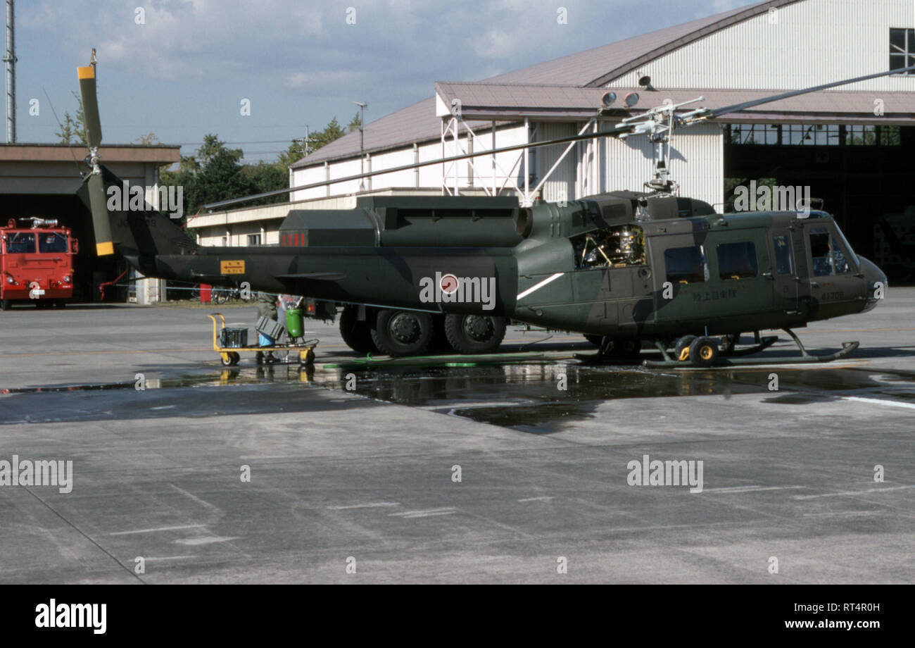 Uh 1n huey hi-res stock photography and images - Alamy