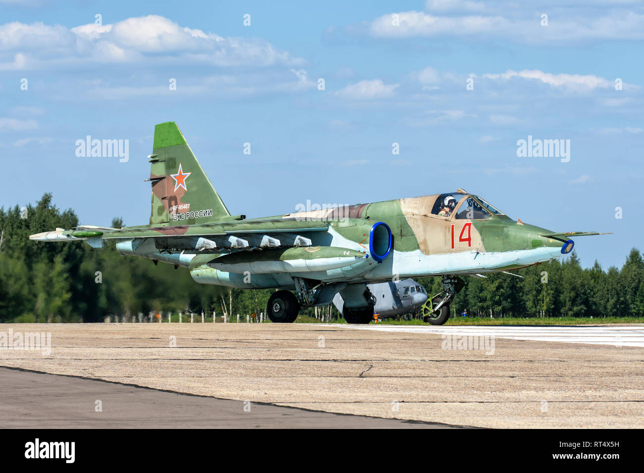 Su 25 attack hi-res stock photography and images - Alamy