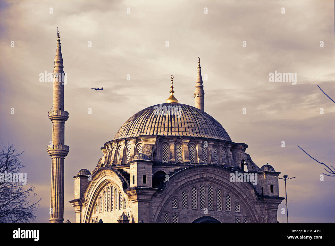 Nuruosmaniye Mosque, Istanbul, Turkey Stock Photo - Alamy