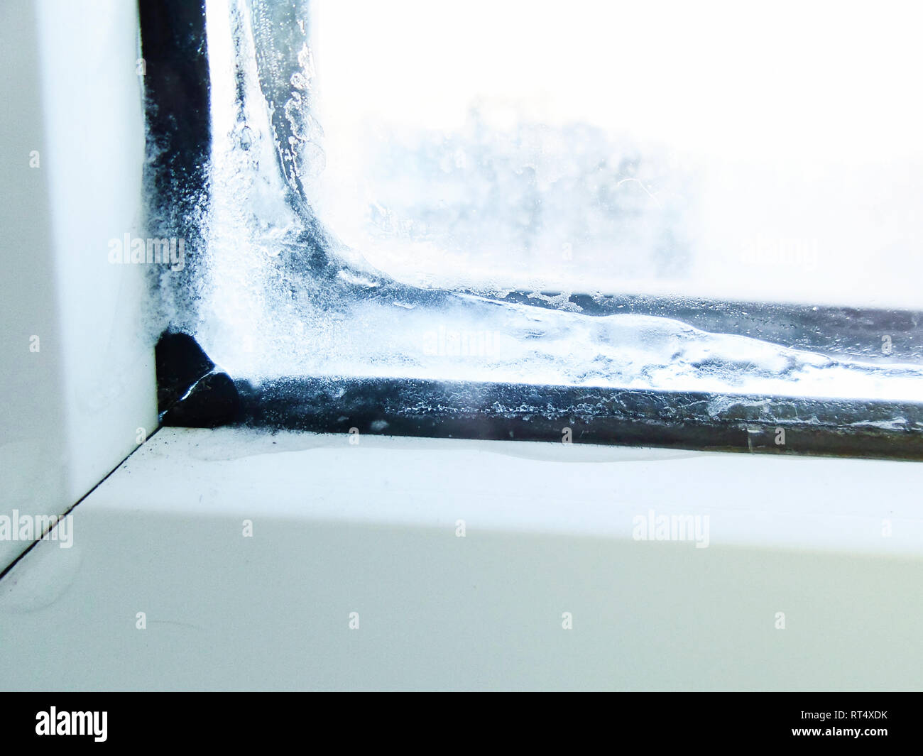 Condensation mould window hi-res stock photography and images - Alamy