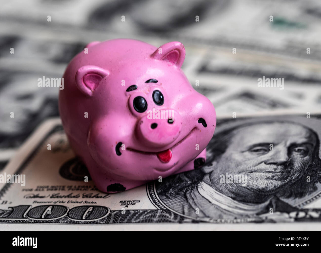 Cerrmic pig on background of dollar bills, savings and investments ...
