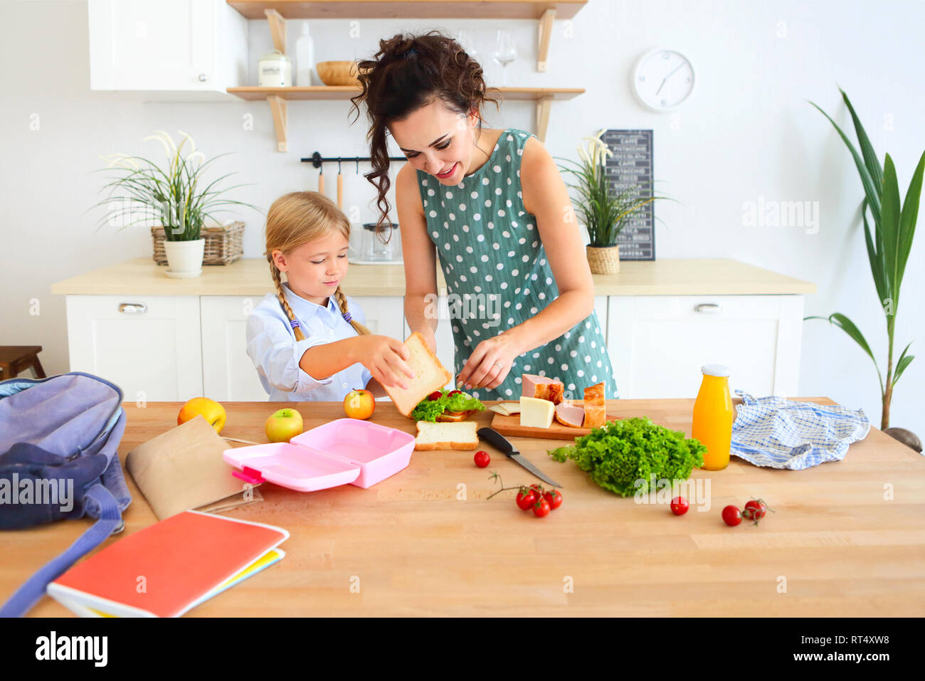 Mom packing lunch hi-res stock photography and images - Alamy