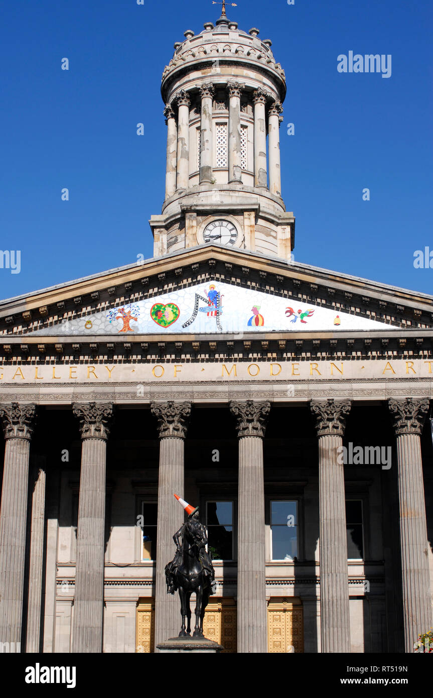 Impressive columns and cupola view of the Glasgow Gallery of Modern Art ...