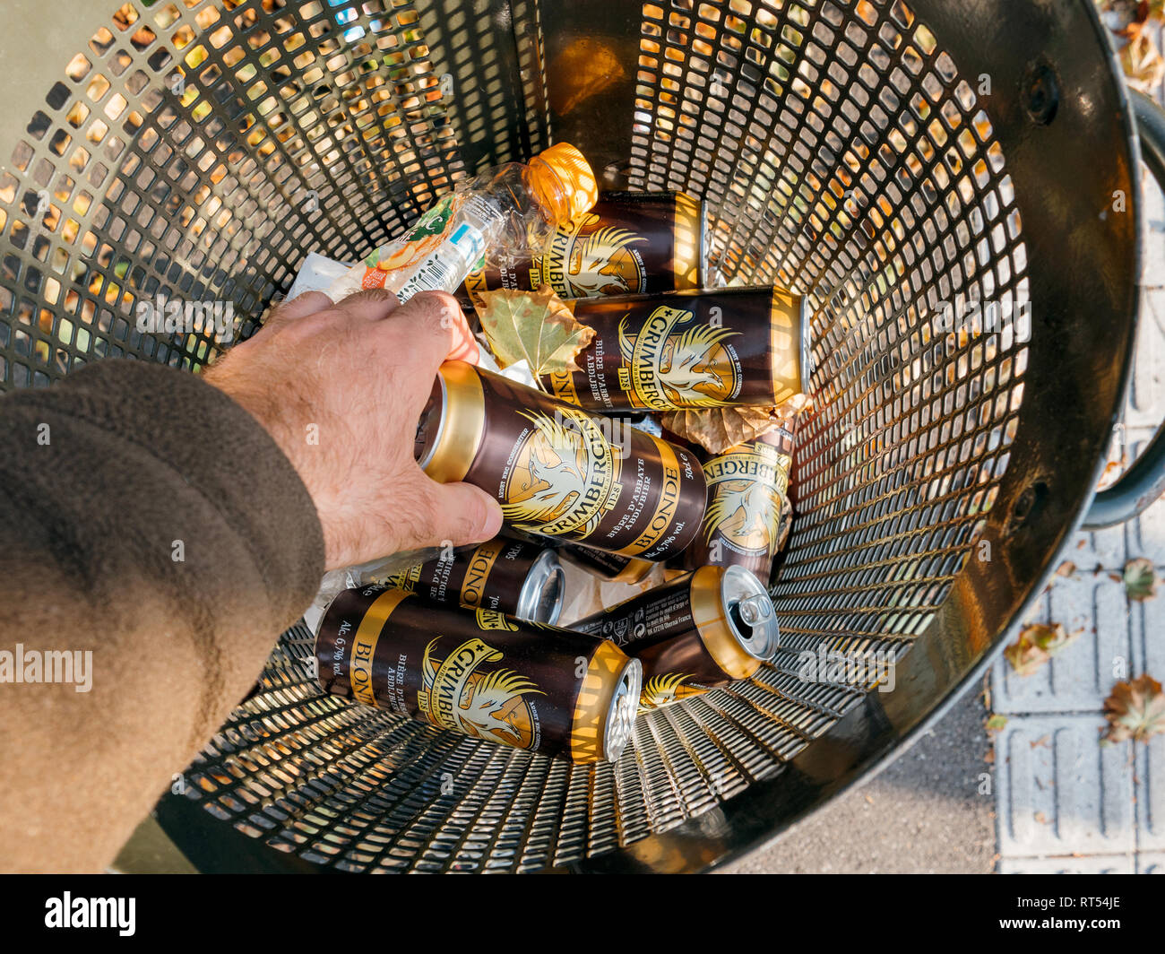 Beer throwing hi-res stock photography and images - Alamy