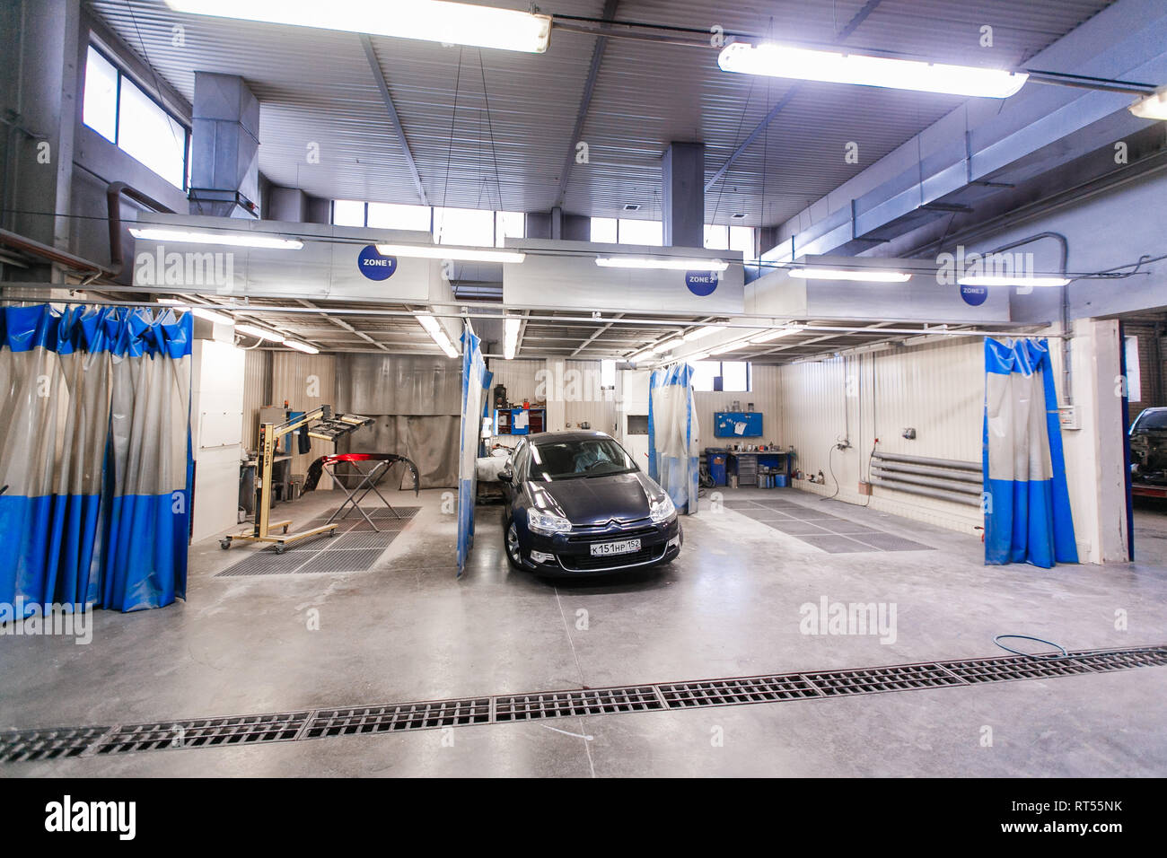 Bmw service check hi-res stock photography and images - Alamy