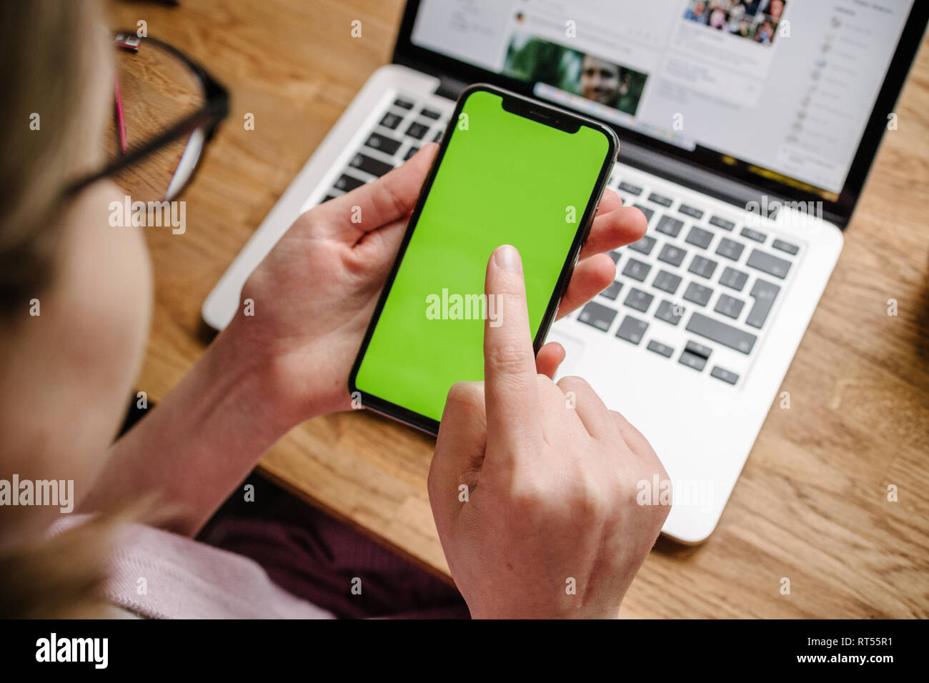 POV of woman testing the new Smartphone telephone (with Chroma Key ...