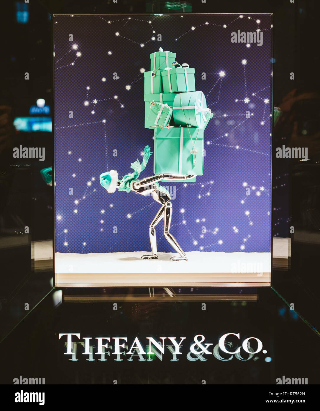 Tiffany store with christmas decorations hi-res stock photography and ...