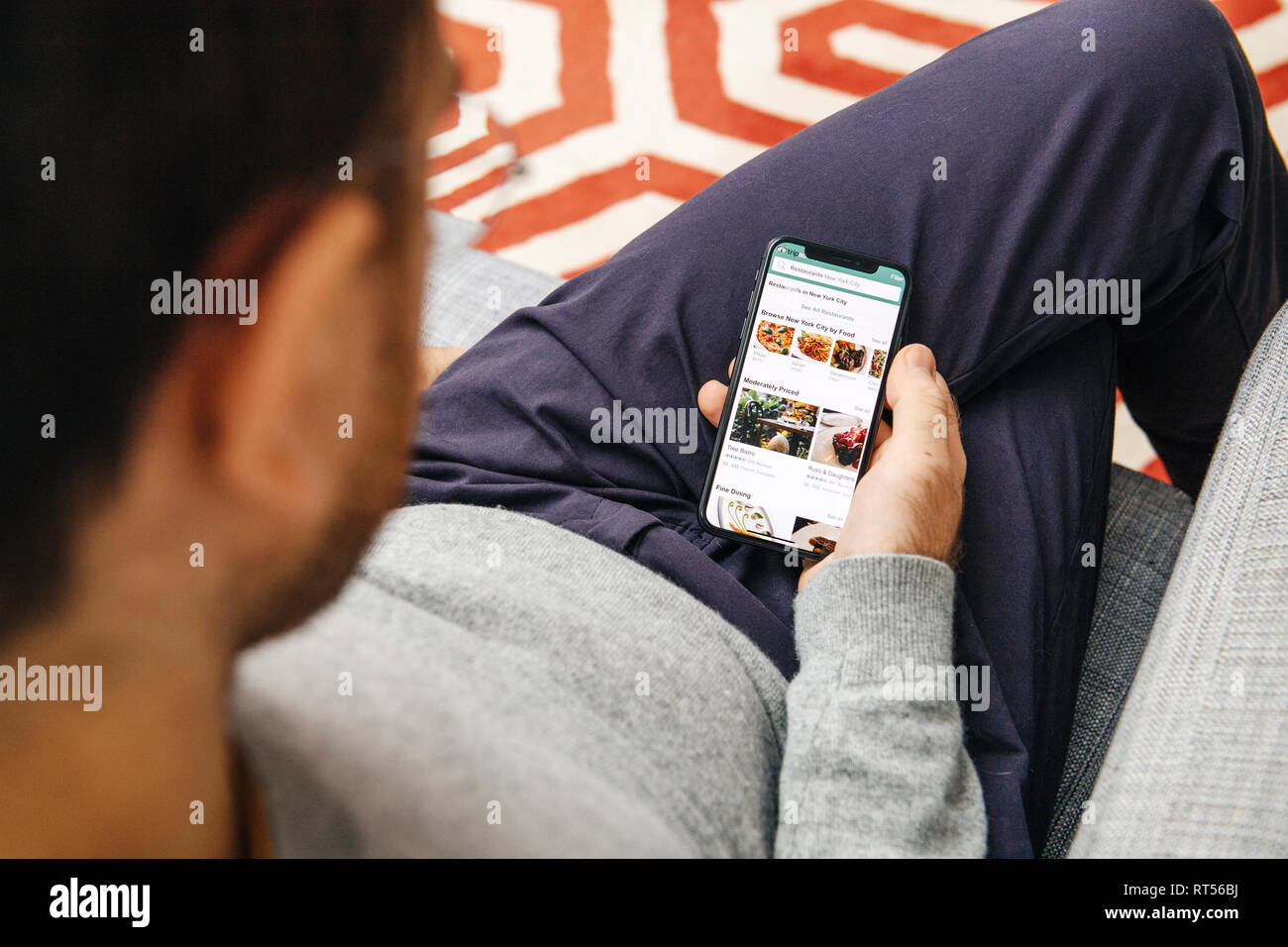Hand holding iphone 8 man hi-res stock photography and images - Alamy