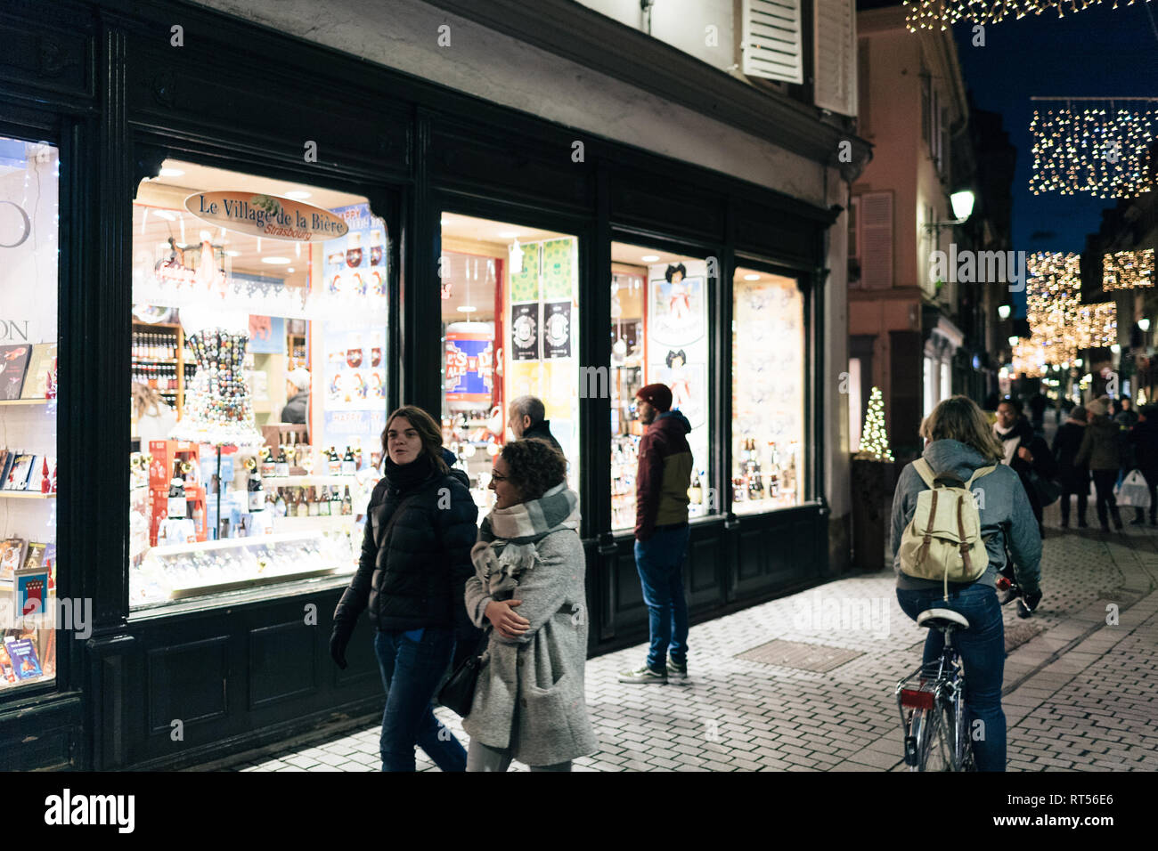 Book store front paris hi-res stock photography and images - Alamy