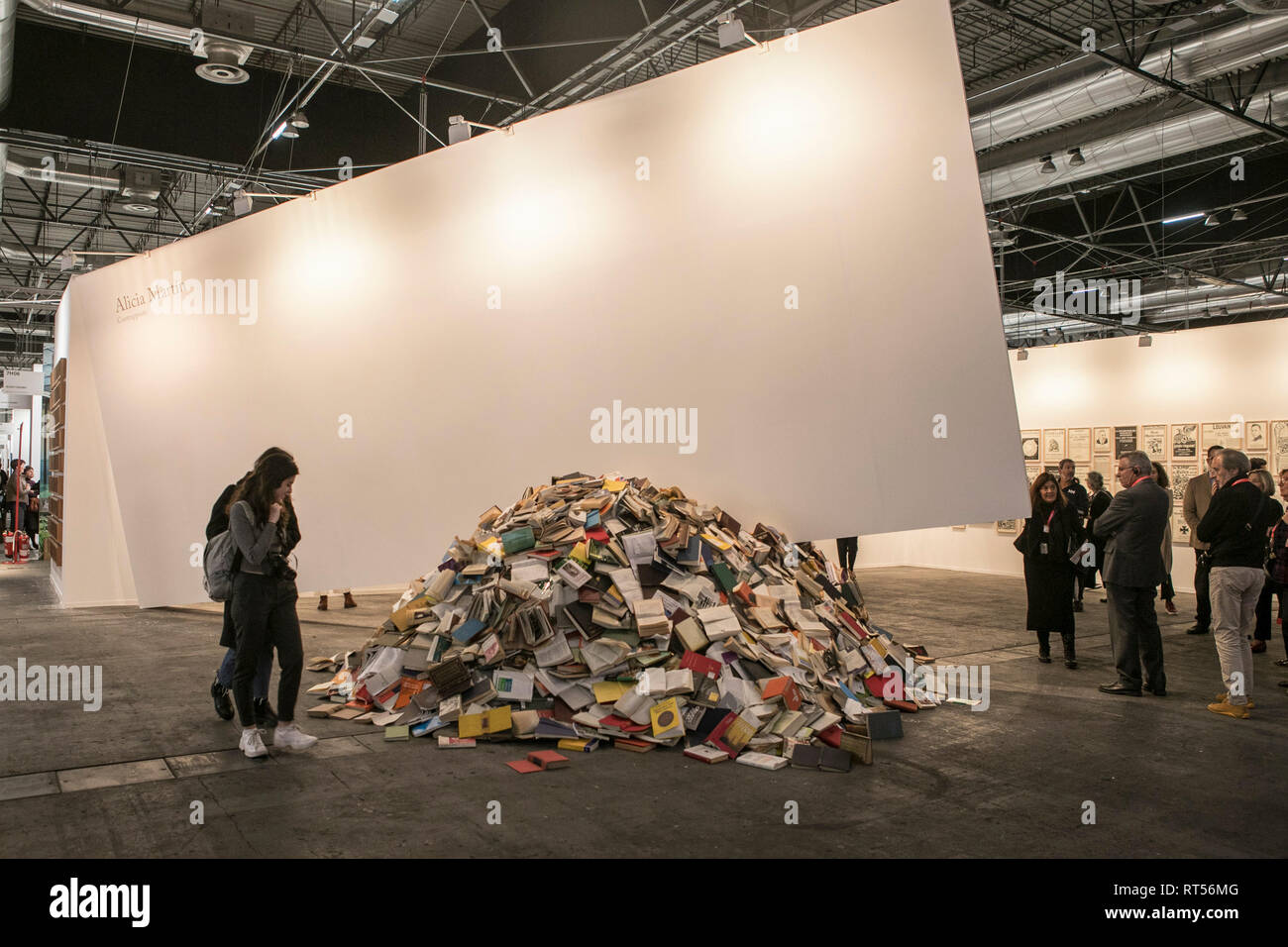 Mountain of books by the artist Alicia Martín that configures her ...