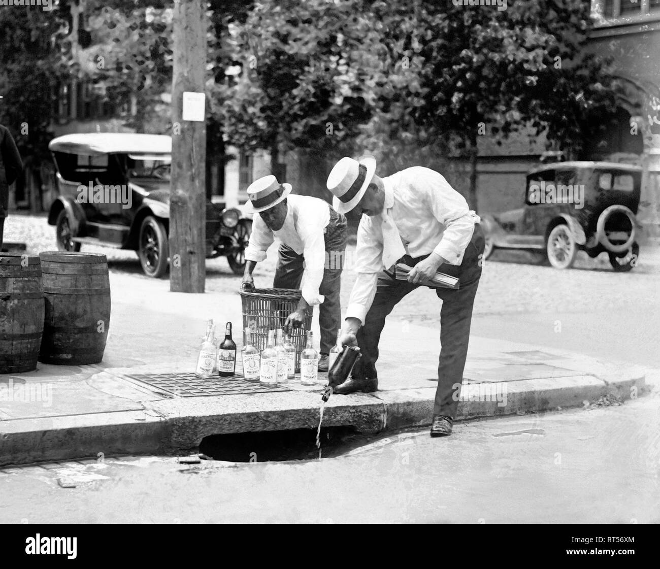 Men during prohibition era hi-res stock photography and images - Alamy