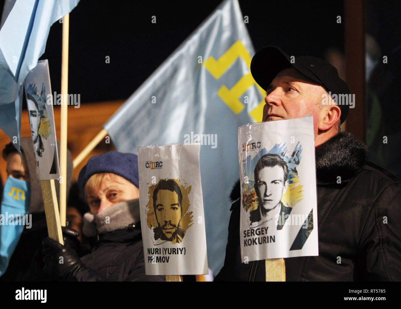 Ukrainians seen holding placards with the names of missing Crimean ...