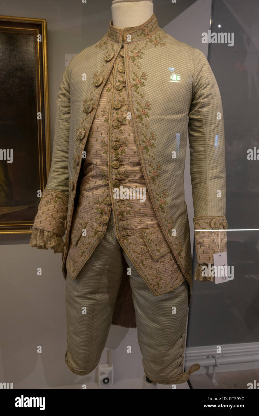 A man's silk wedding suit from 1745, York Castle Museum, York ...