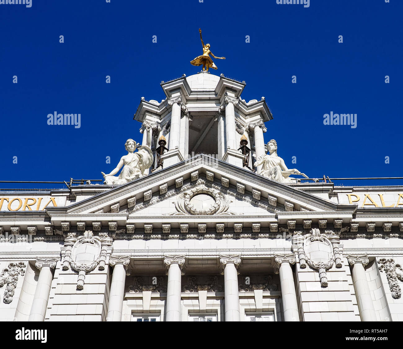 Victoria Palace Theatre Stock Photo - Alamy