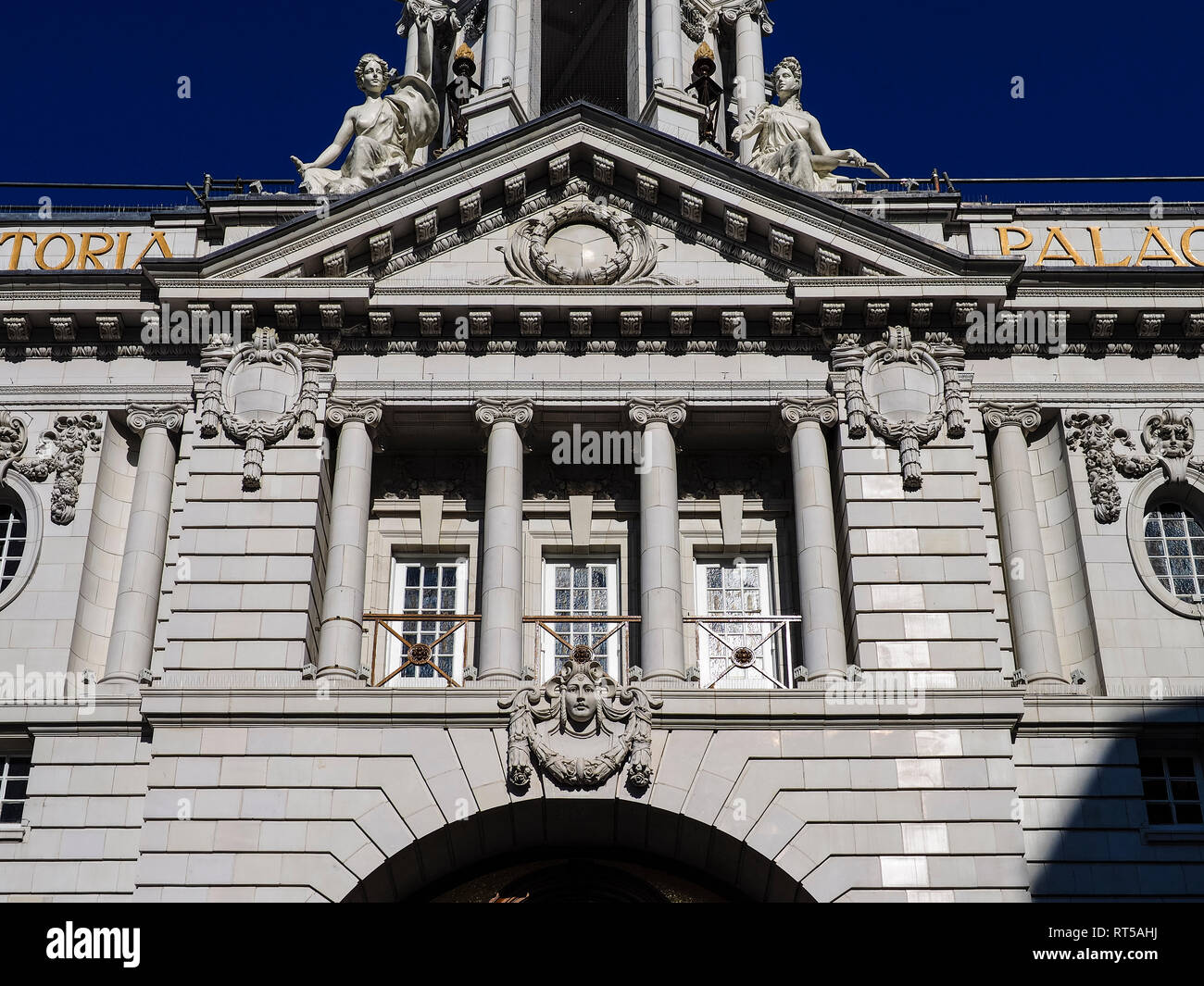 Victoria Palace Theatre Stock Photo - Alamy