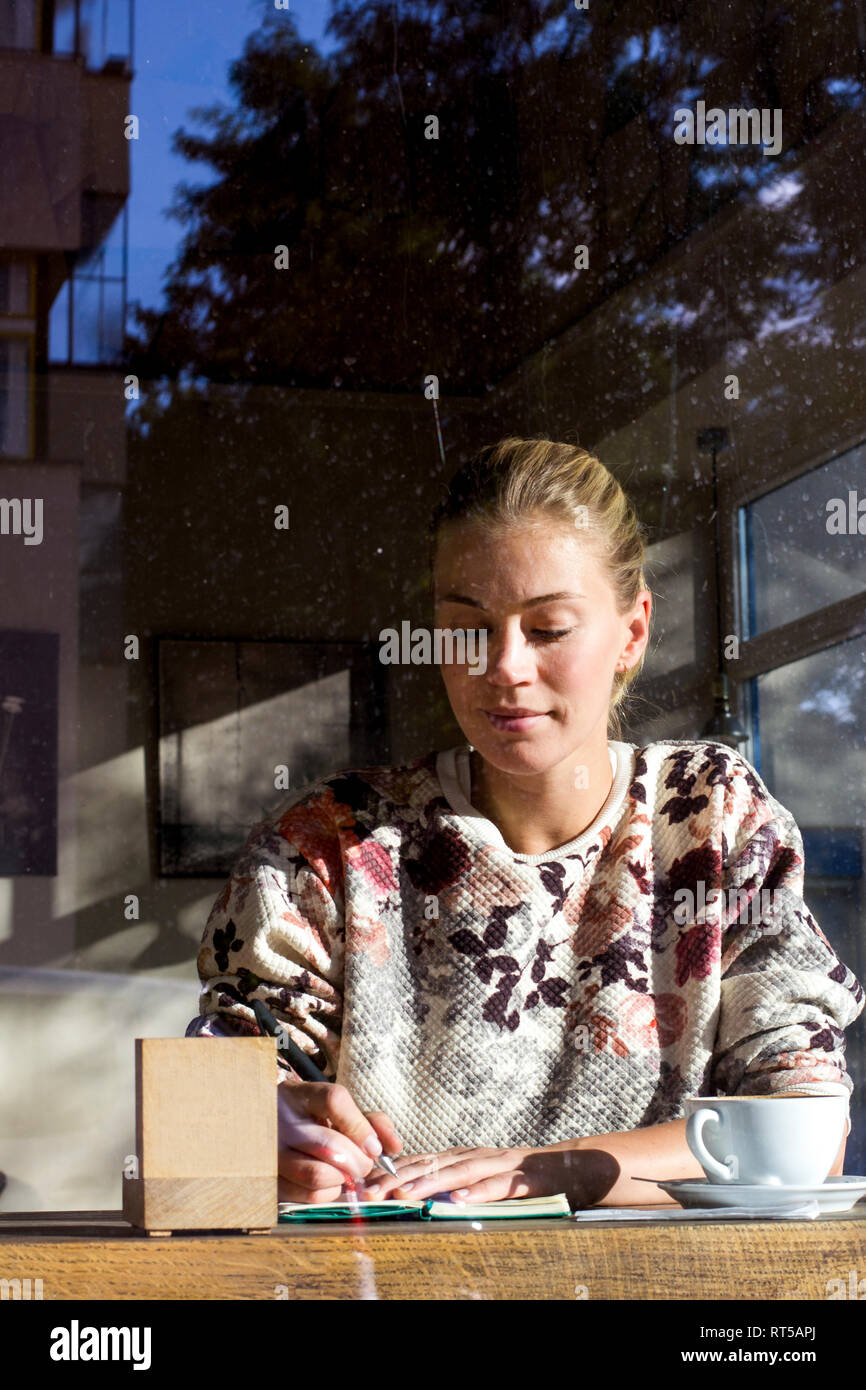 Cafe portraits hi-res stock photography and images - Alamy