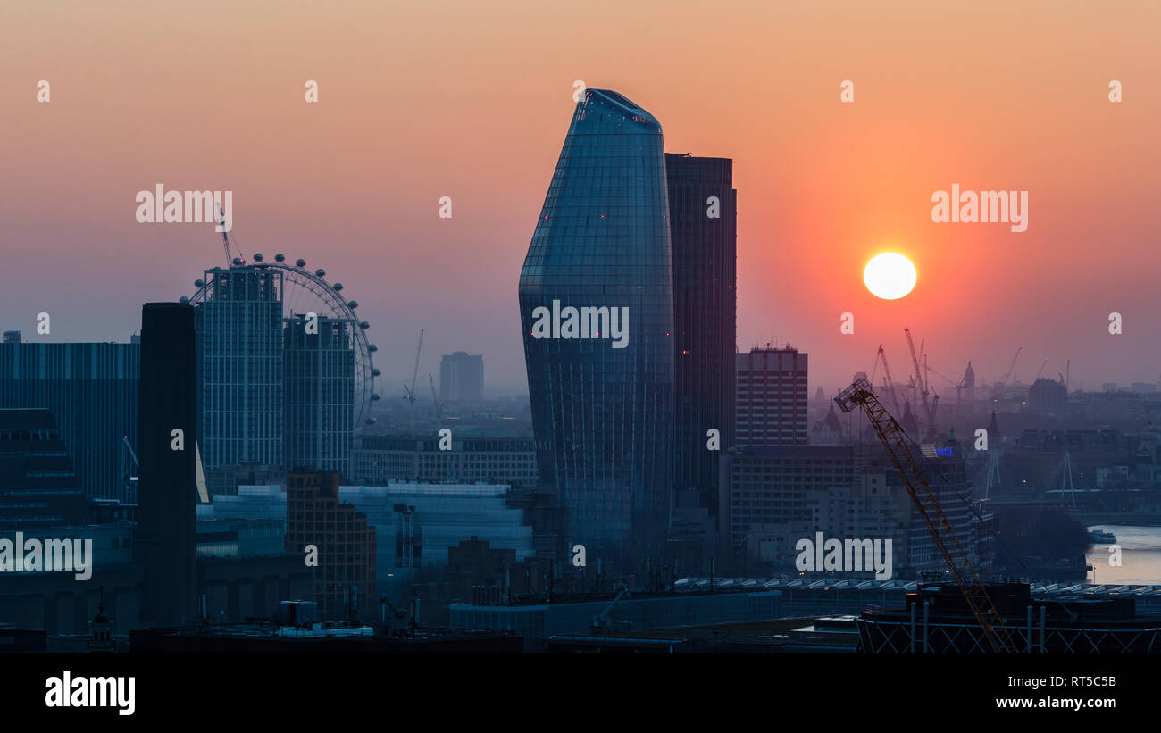 Sky garden london sunset hi-res stock photography and images - Alamy