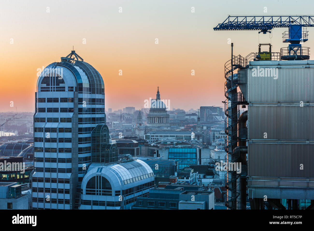 Red Sky over London, as the sunsets Stock Photo - Alamy