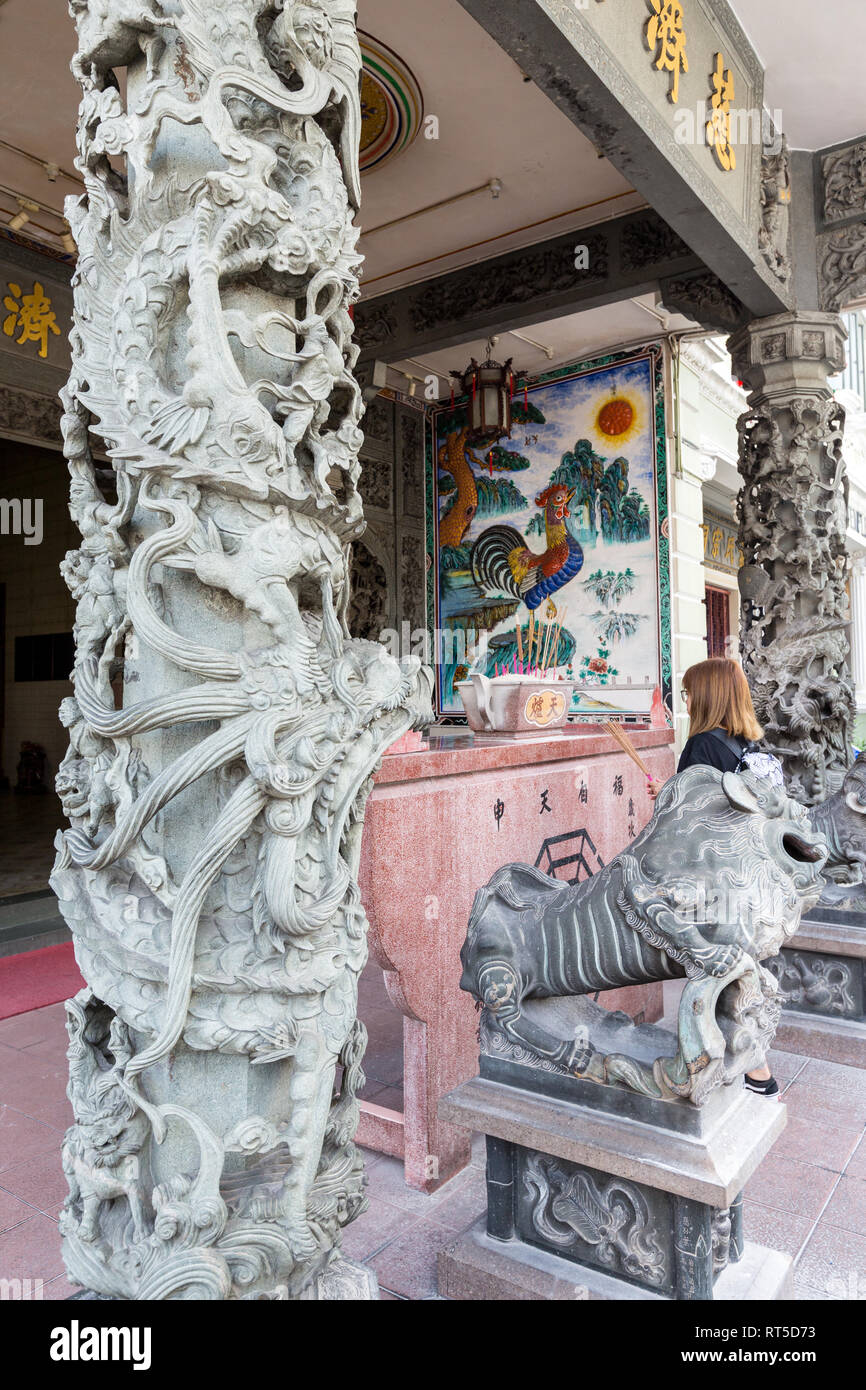 George Town, Penang, Malaysia. Sculptured Column at Entrance to Yap ...