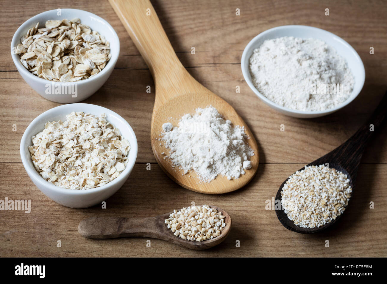 Two variations of oat flakes, oat bran, oatmeal and steel-cut oats ...