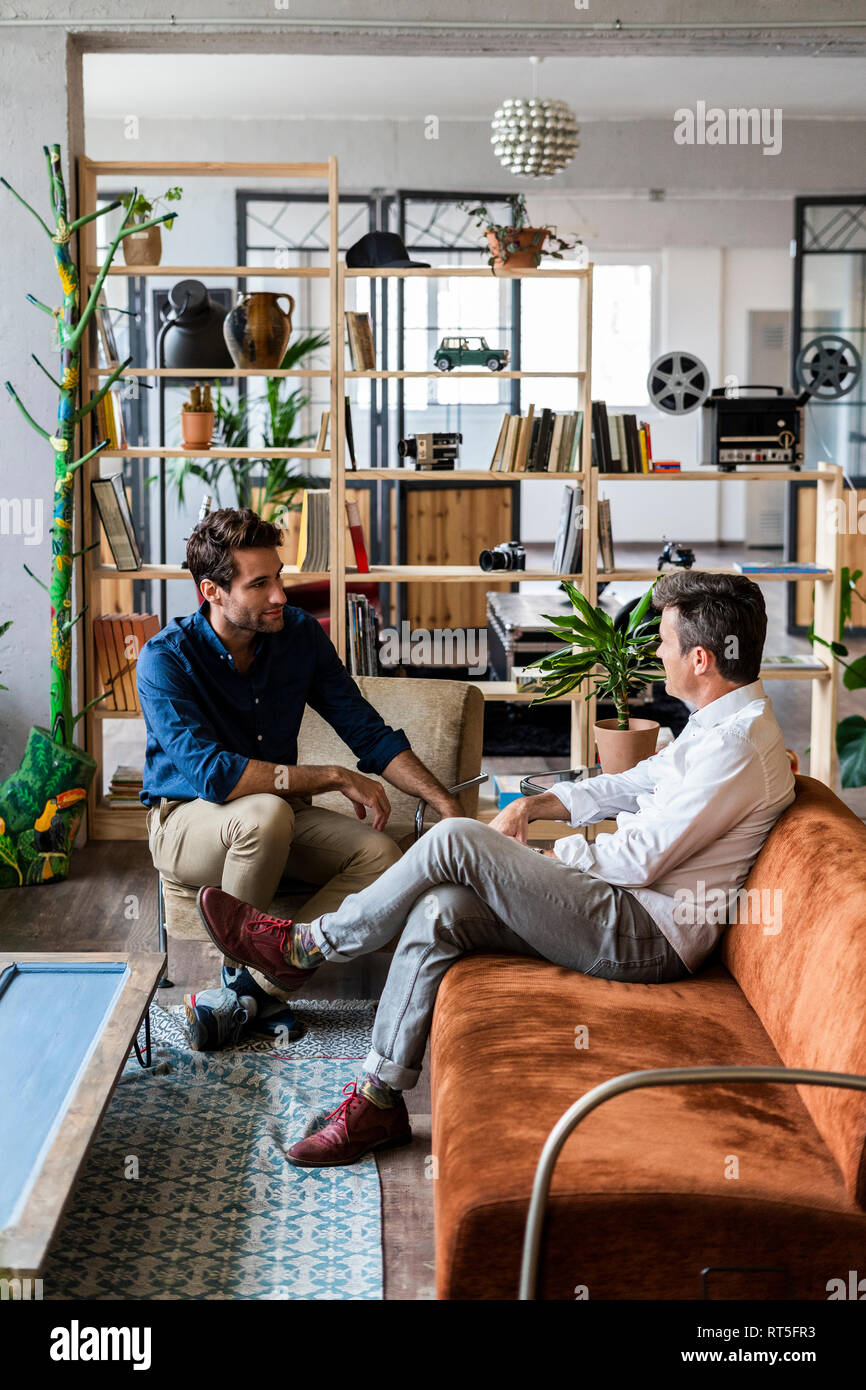 Two person discussion hi-res stock photography and images - Alamy