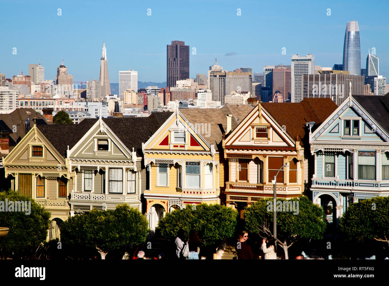 Views of downtown San Francisco from Alamo Park Stock Photo - Alamy