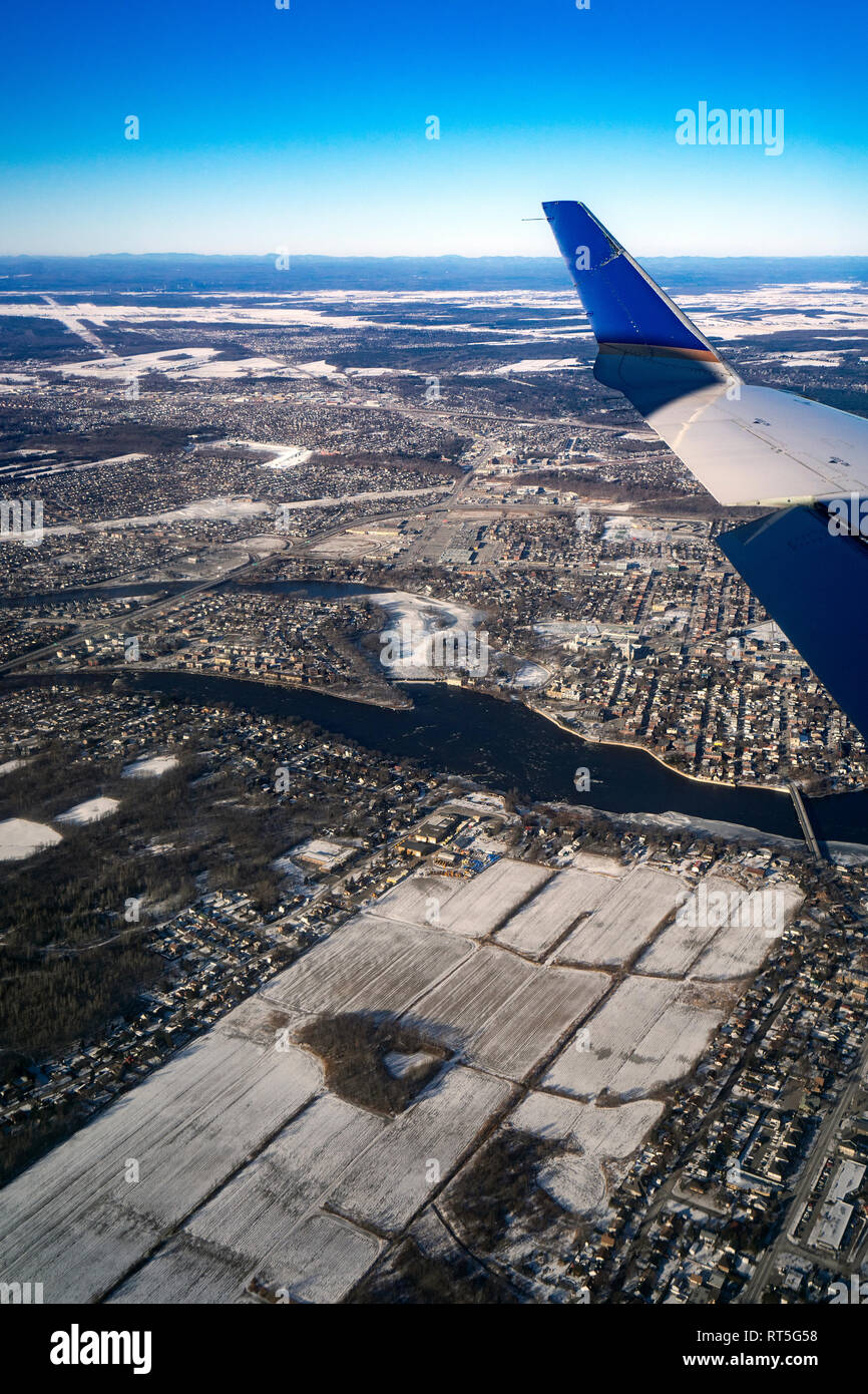 Aerial pictures of Montreal while flying over it on a commercial plane ...