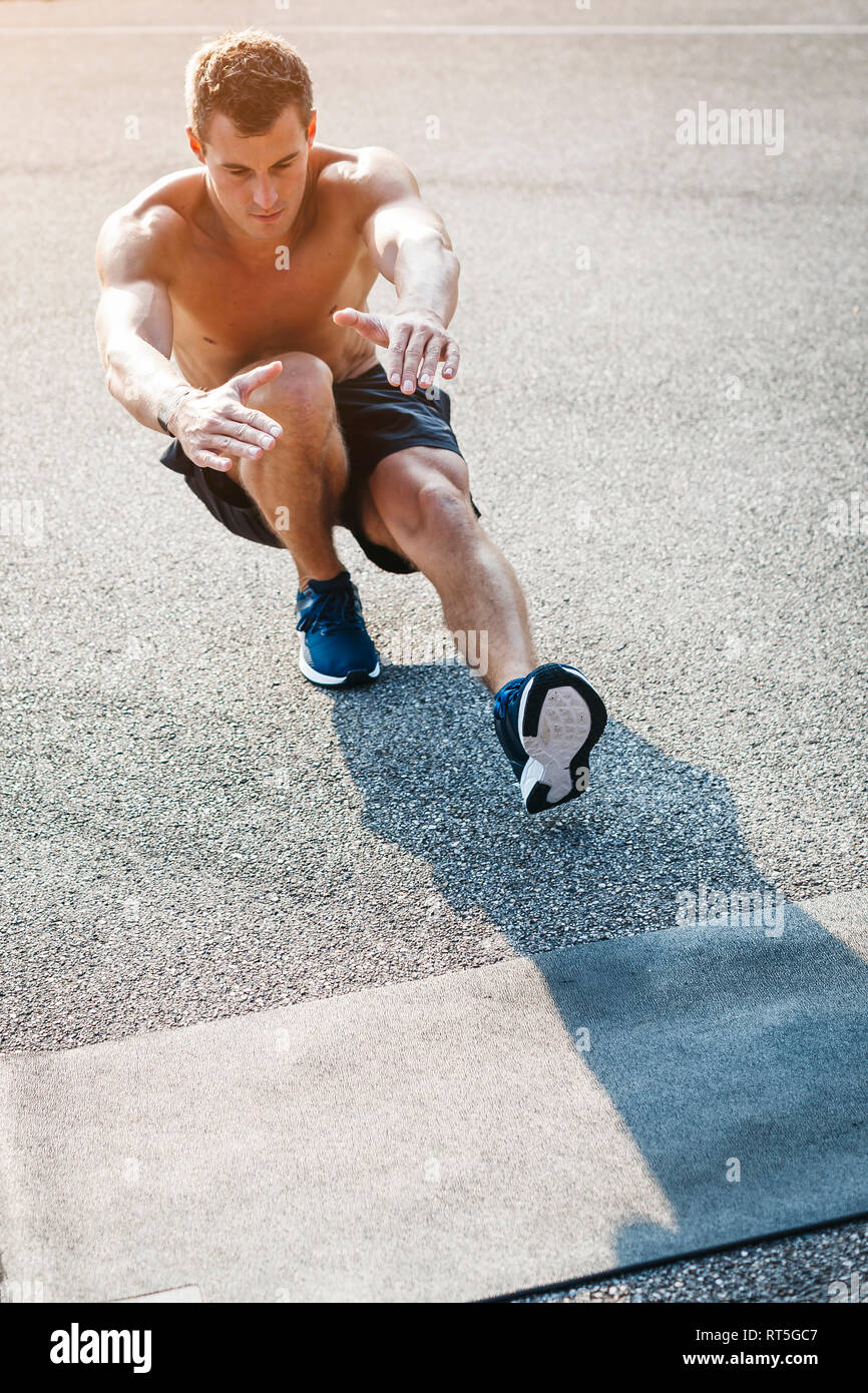 On one leg balance hi-res stock photography and images - Alamy