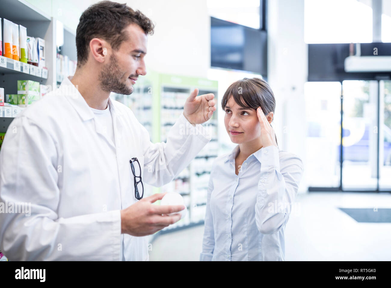 Pharmacist advising customer in pharmacy Stock Photo - Alamy
