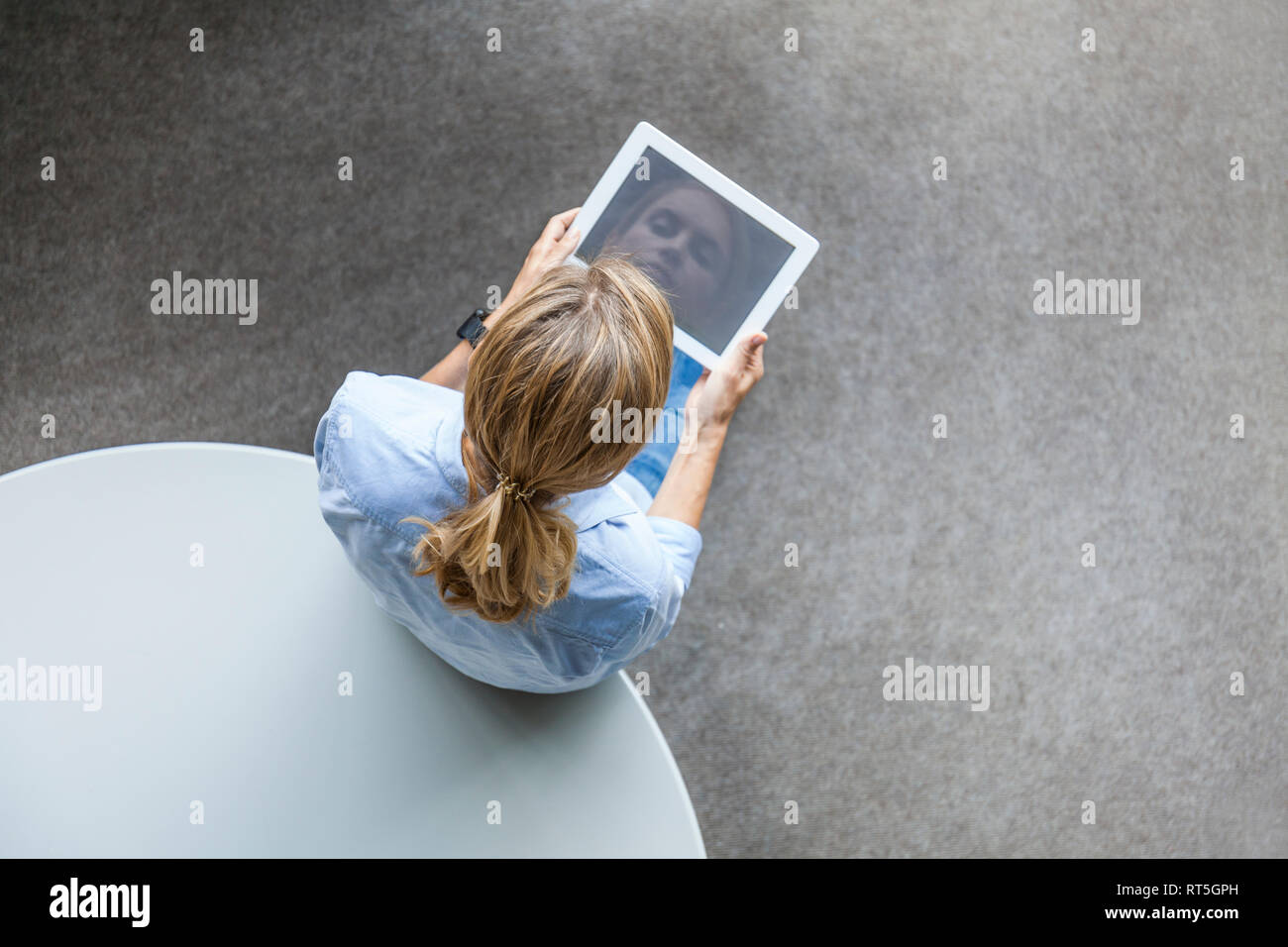 Table top view woman hi-res stock photography and images - Alamy
