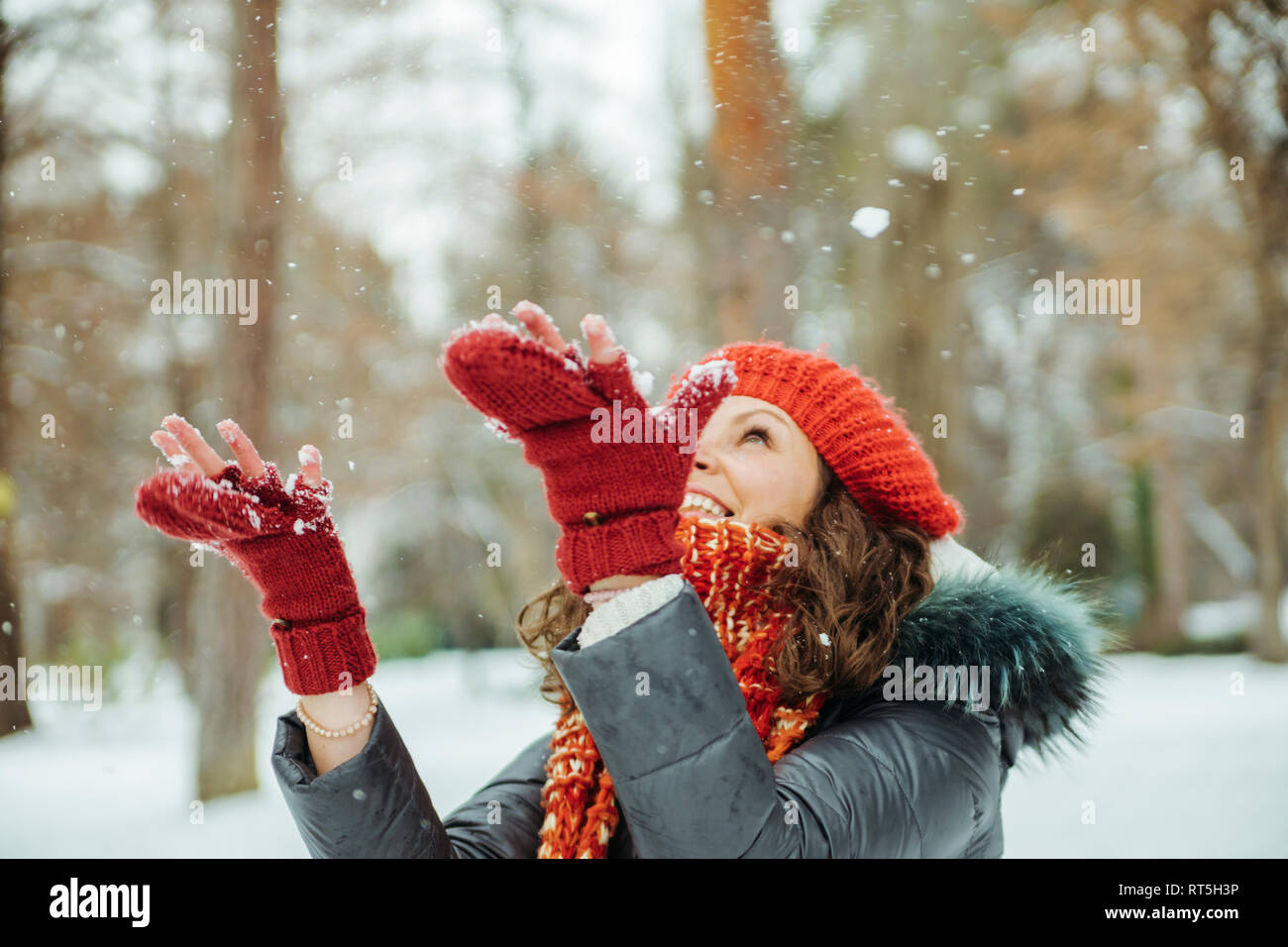 Catching snowflakes hi-res stock photography and images - Alamy