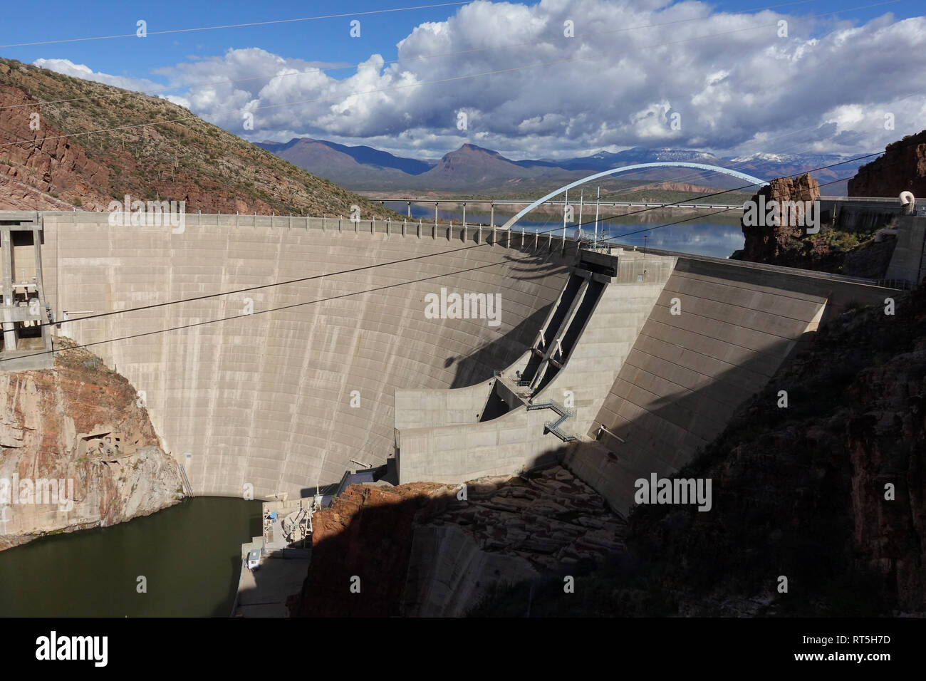 Apache Lake and passes directly by the viewpoints at the Theodore ...