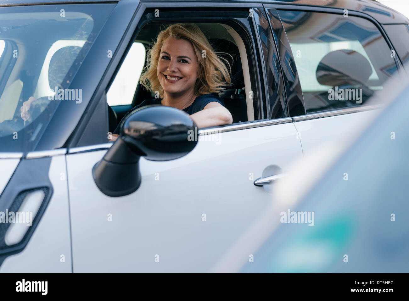 Smiling through car windows hi-res stock photography and images - Alamy