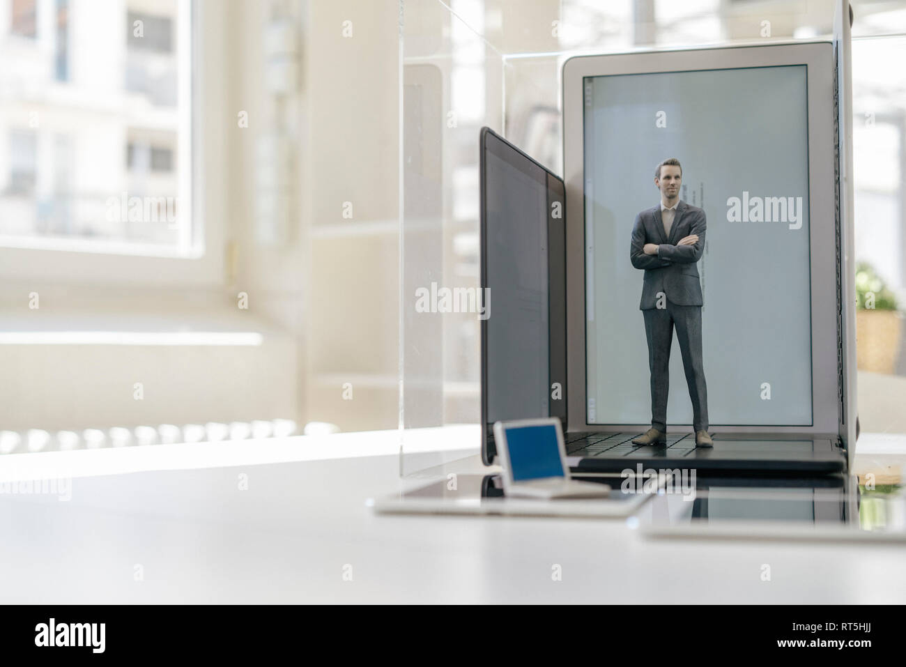 Glass cage hi-res stock photography and images - Alamy