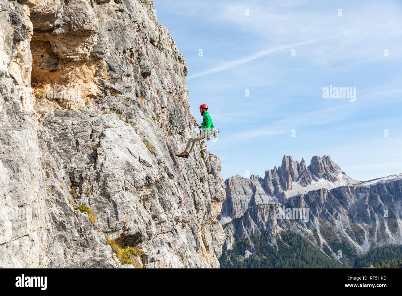 Man abseiling hi-res stock photography and images - Alamy