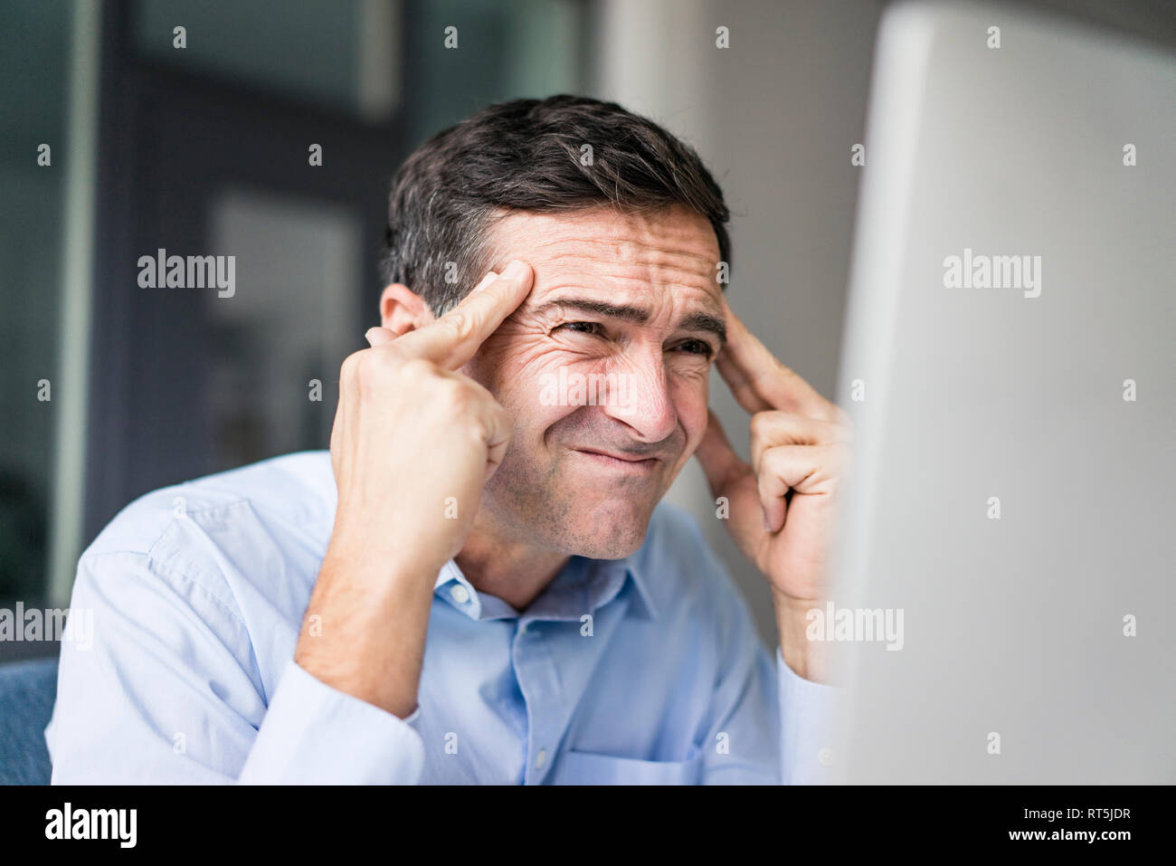 Businessman looking at computer hi-res stock photography and images - Alamy
