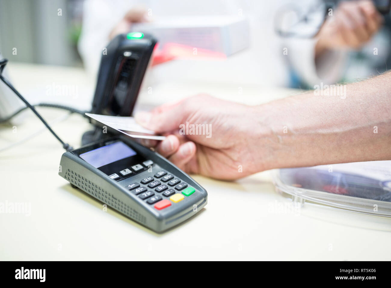 Cashless payment at shop counter Stock Photo - Alamy