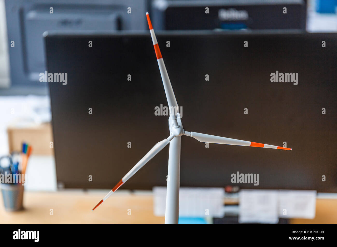 Desktop computer hi-res stock photography and images - Alamy