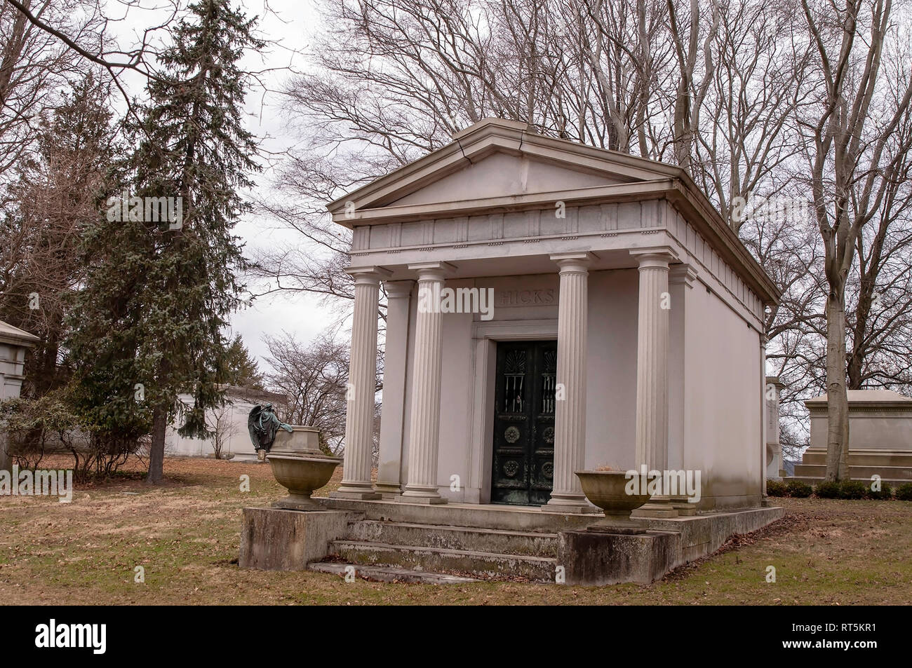 Hicks family mausoleum hi-res stock photography and images - Alamy
