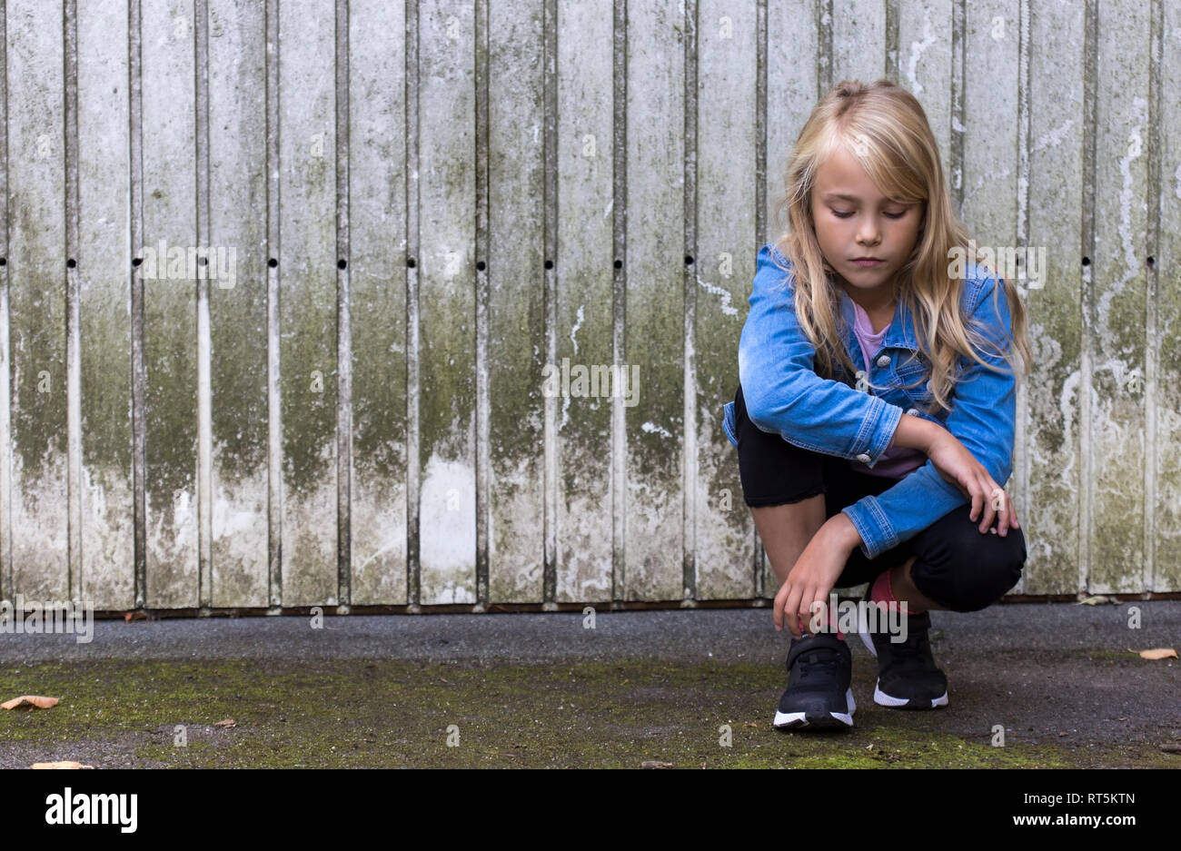 Person cowering hi-res stock photography and images - Alamy