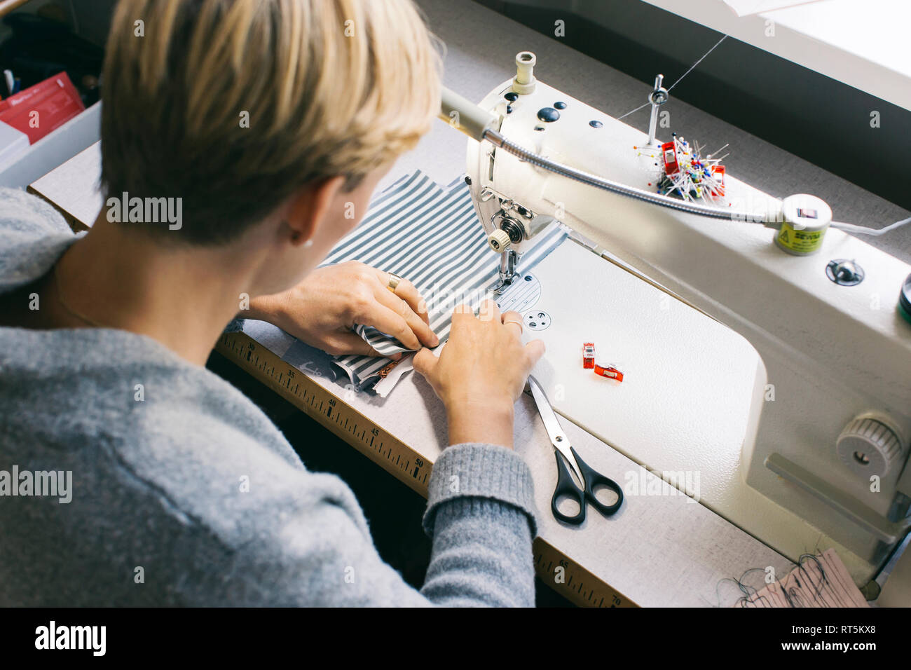 Cloth sample hi-res stock photography and images - Alamy