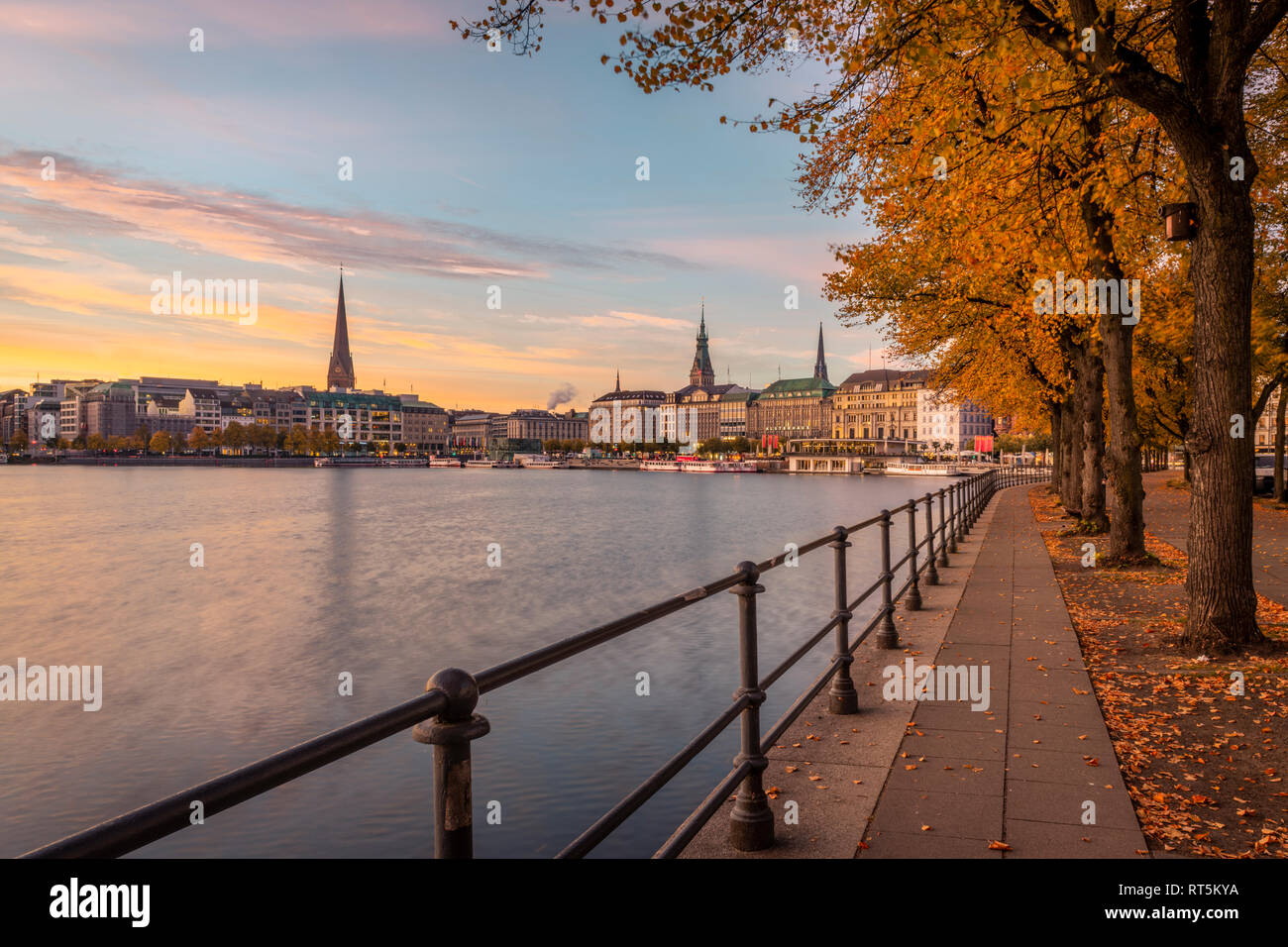 Autmn evening in the city hi-res stock photography and images - Alamy