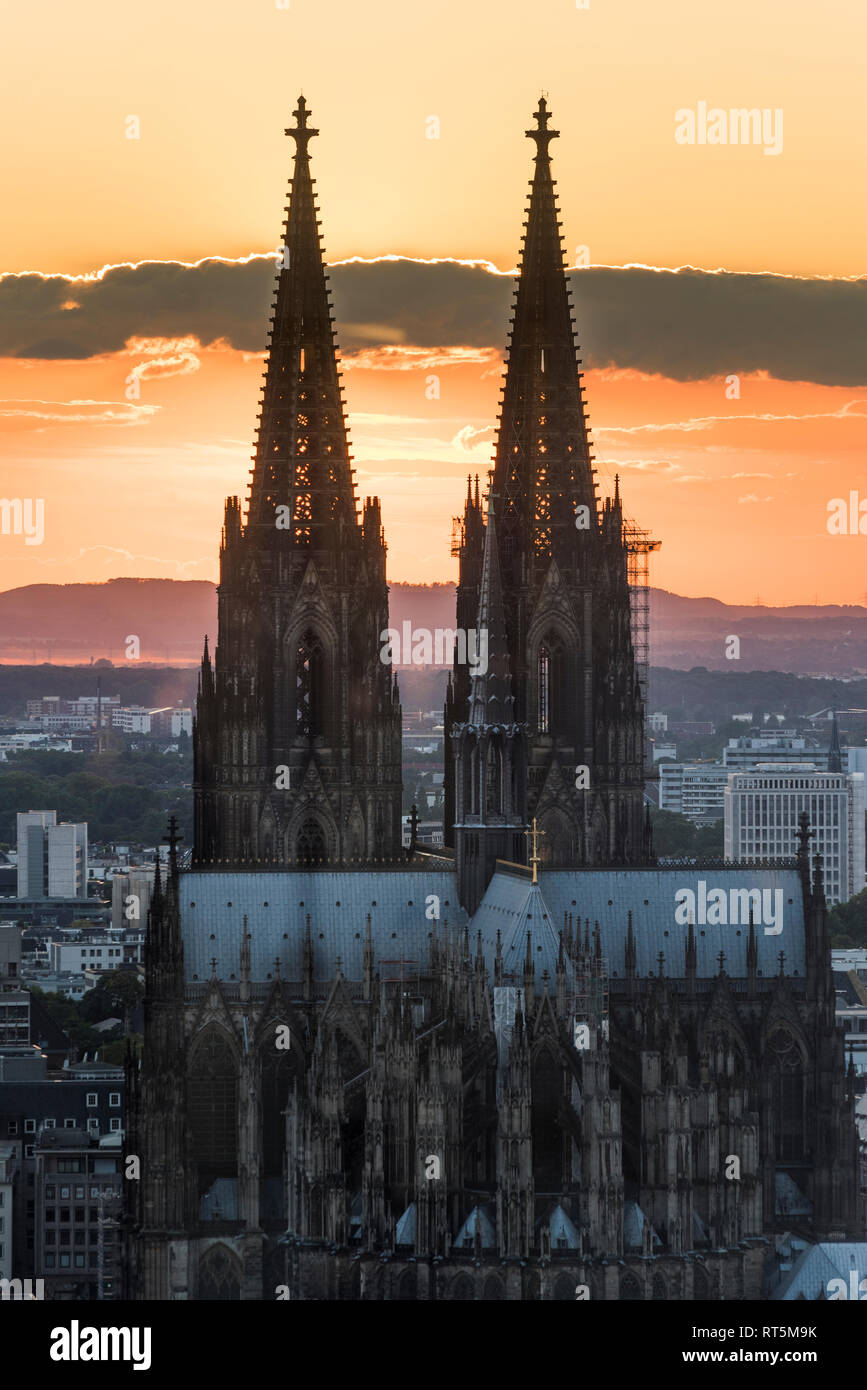 Cologne cathedral hi-res stock photography and images - Alamy