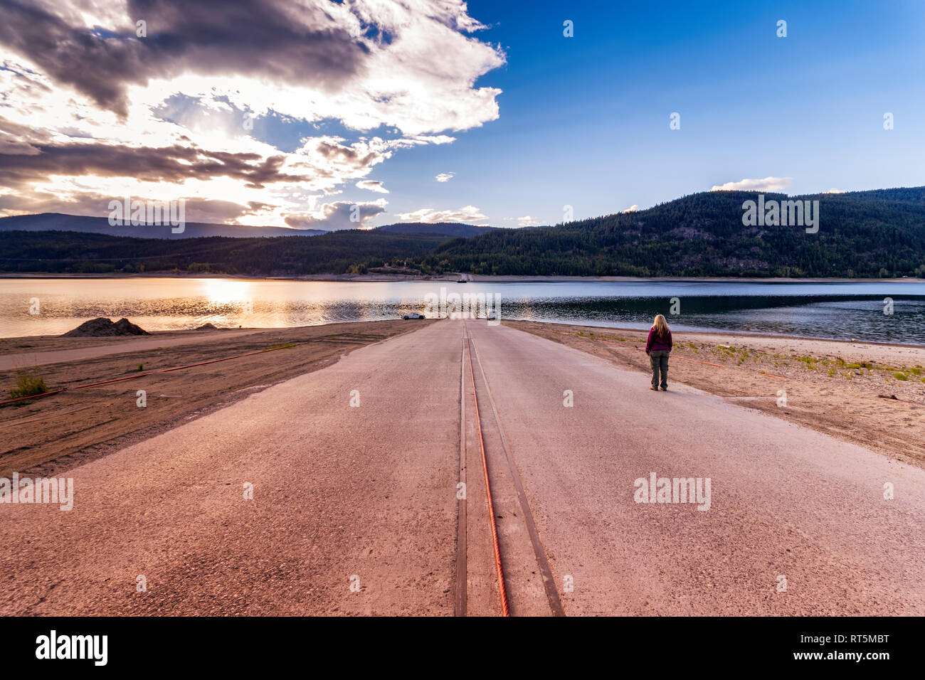 Waiting fauquier needles ferry crossing hi-res stock photography and ...