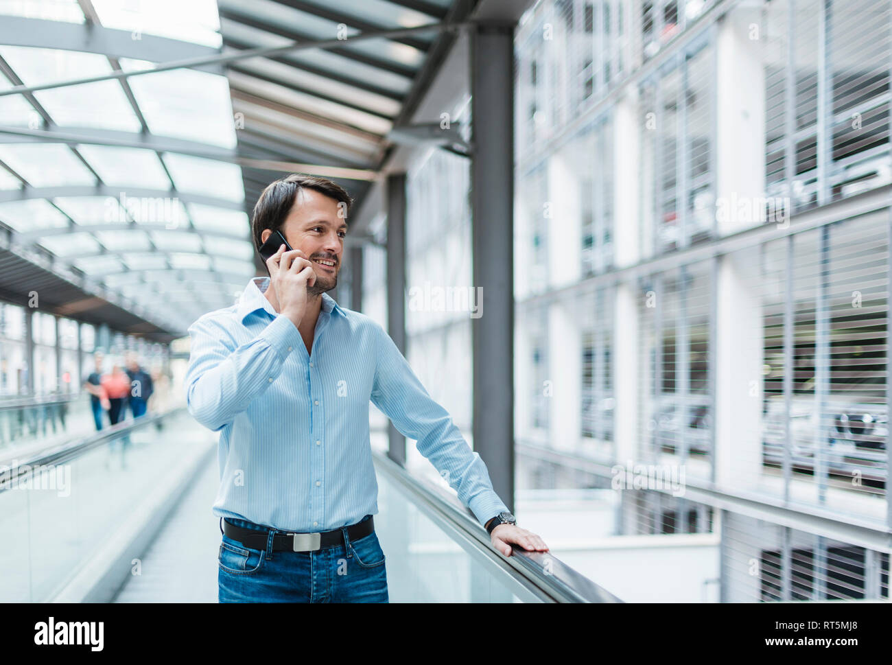 Moving walkways hi-res stock photography and images - Alamy