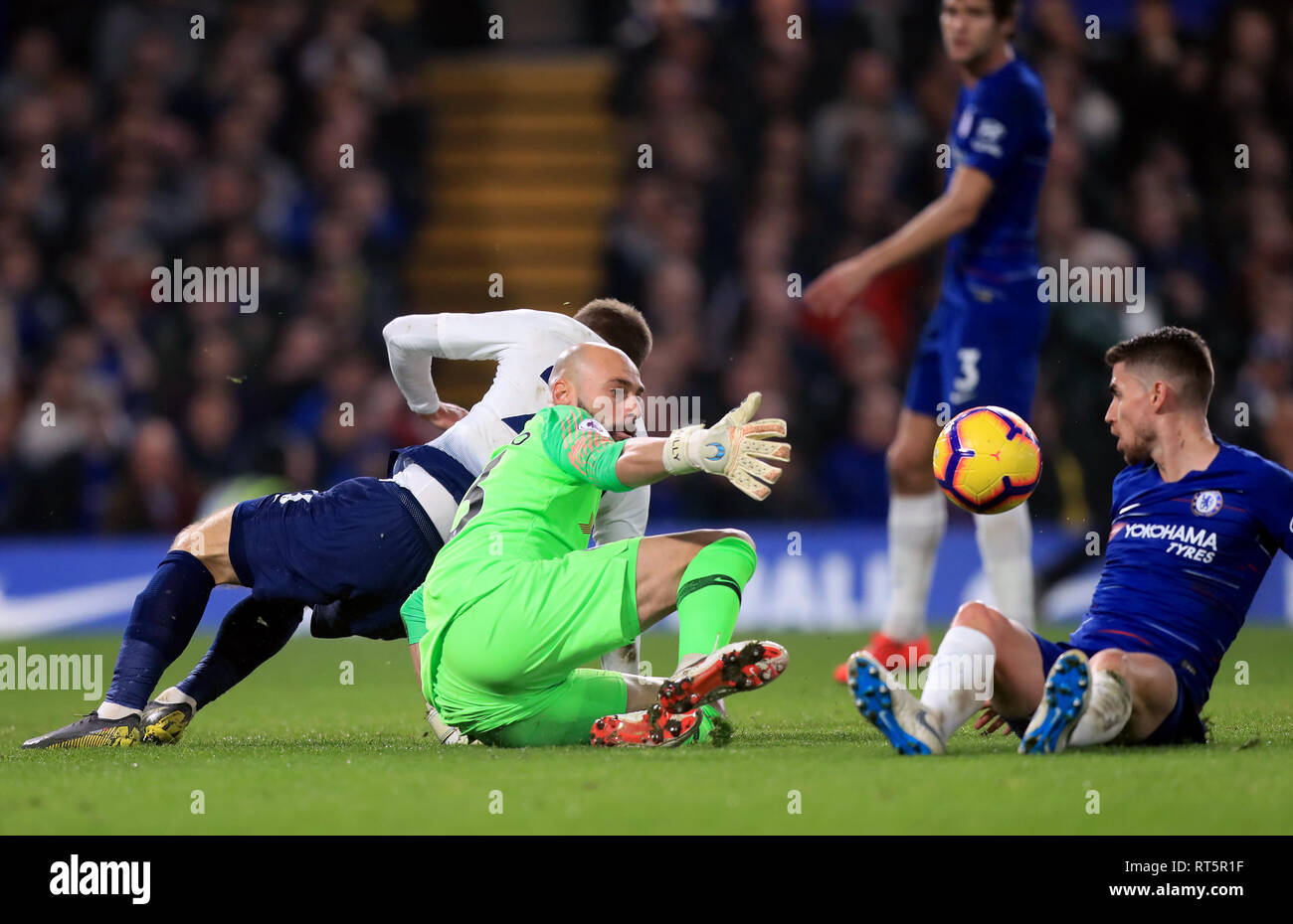 Chelsea goalkeeper willy caballero gathers loose ball hi-res stock ...